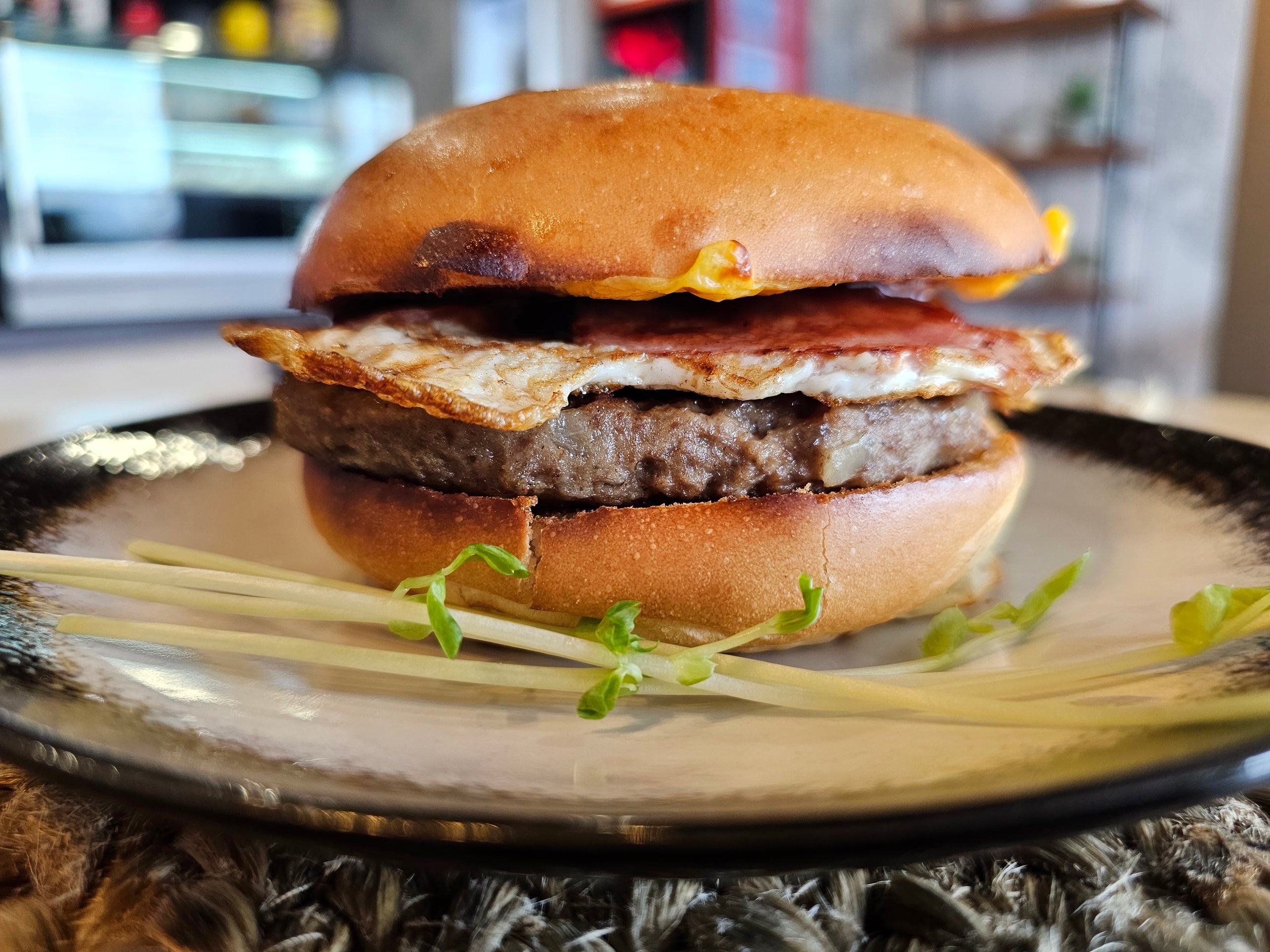 Burgers - Tradie Brekky Burger | KOFFEEZ